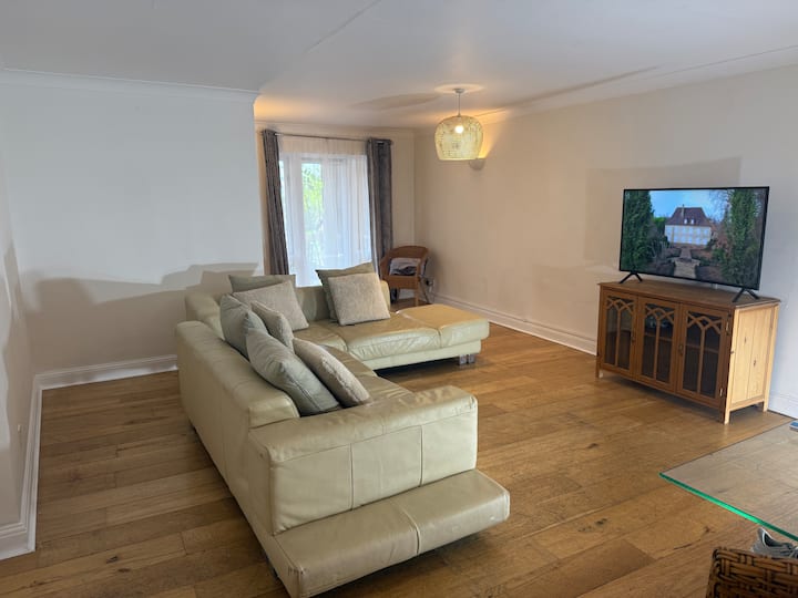 Riverside Flat & Shared Onsite Pool/jacuzzi/sauna - Londres