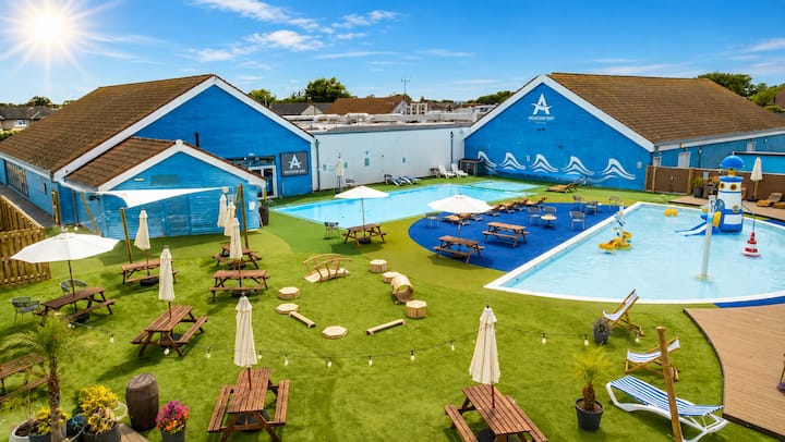 Family Holiday Home | Heated Pools, Beaches & Fun - Hayling Island