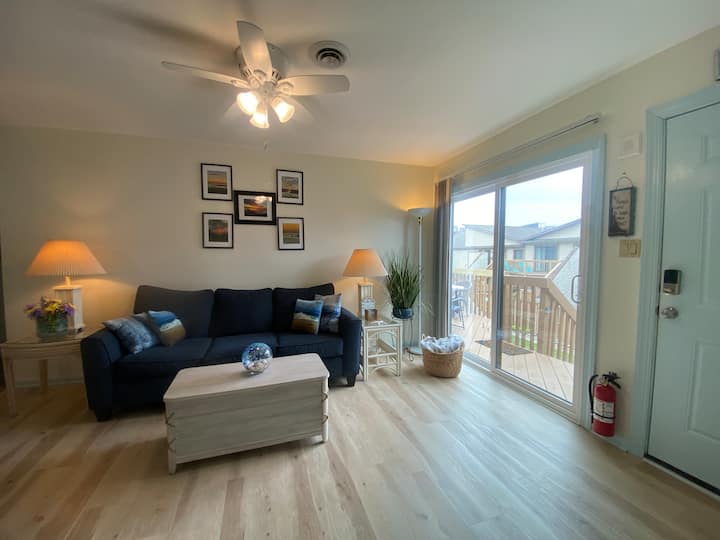 Indoor & Outdoor Pools • Walk To Beach • Sleeps 6 - Ocean City, MD
