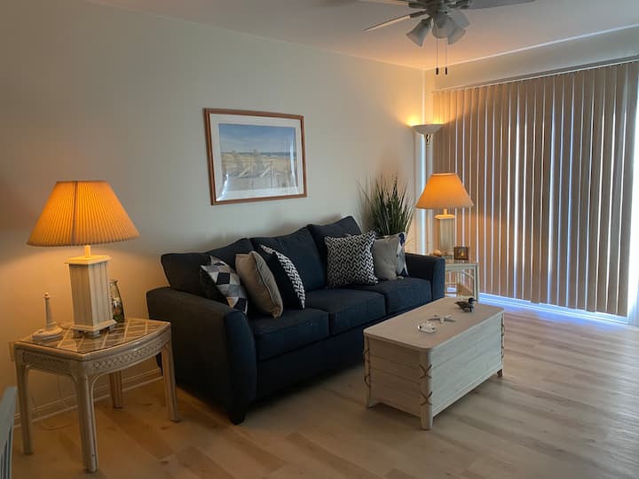 Cozy 2br/2ba Retreat, Walk To Beach + Pools - Ocean City