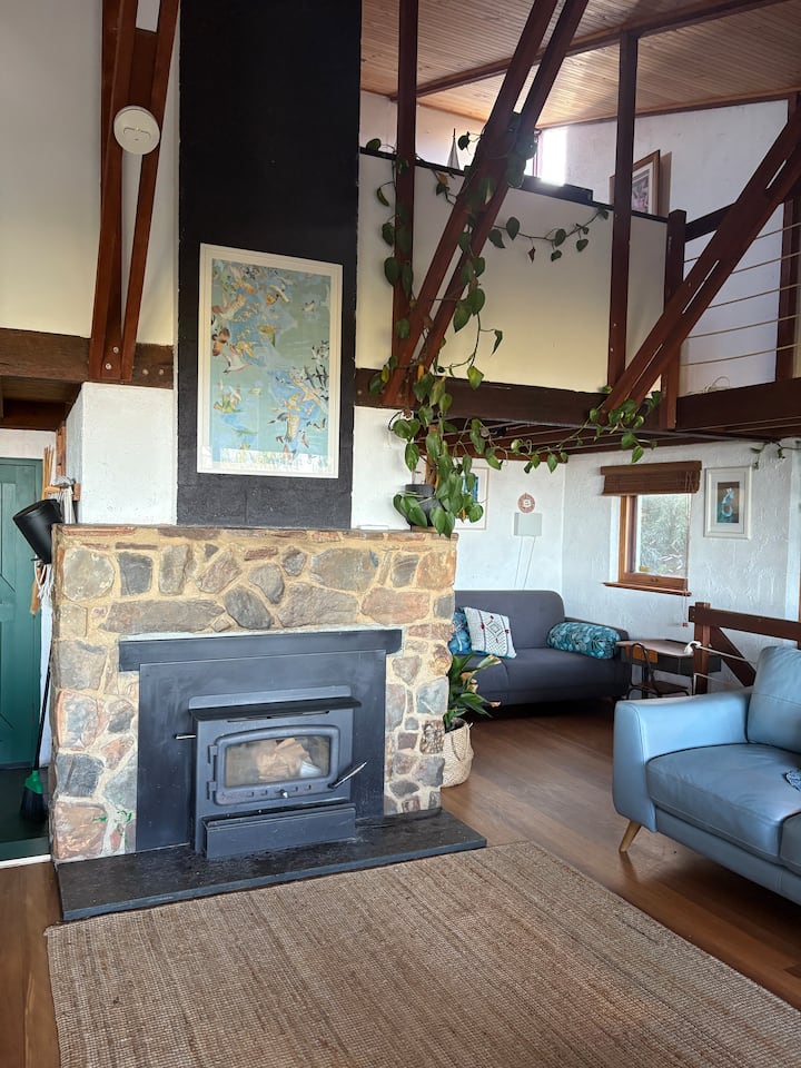 A Tranquil Treehouse Home & Perfect Coastal Views - Victor Harbor