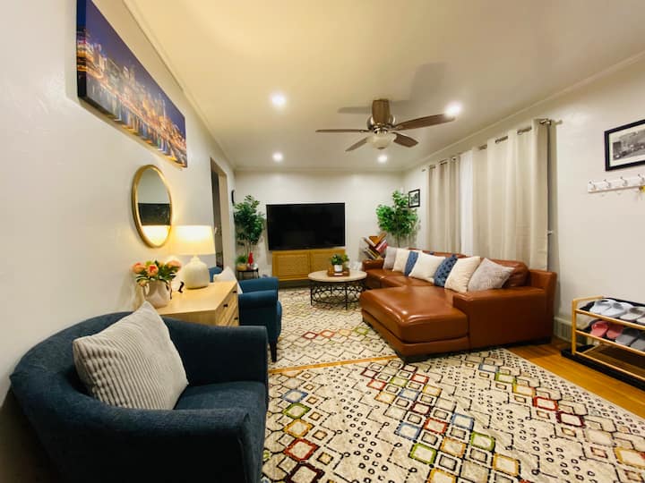 Your Comfy Home In Pittsburgh With King Beds And Free Parking - Pittsburgh, PA