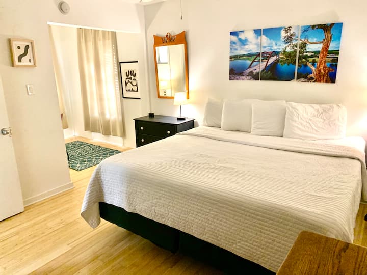 South Congress Soco Getaway Condo (Monthly) - Austin, TX