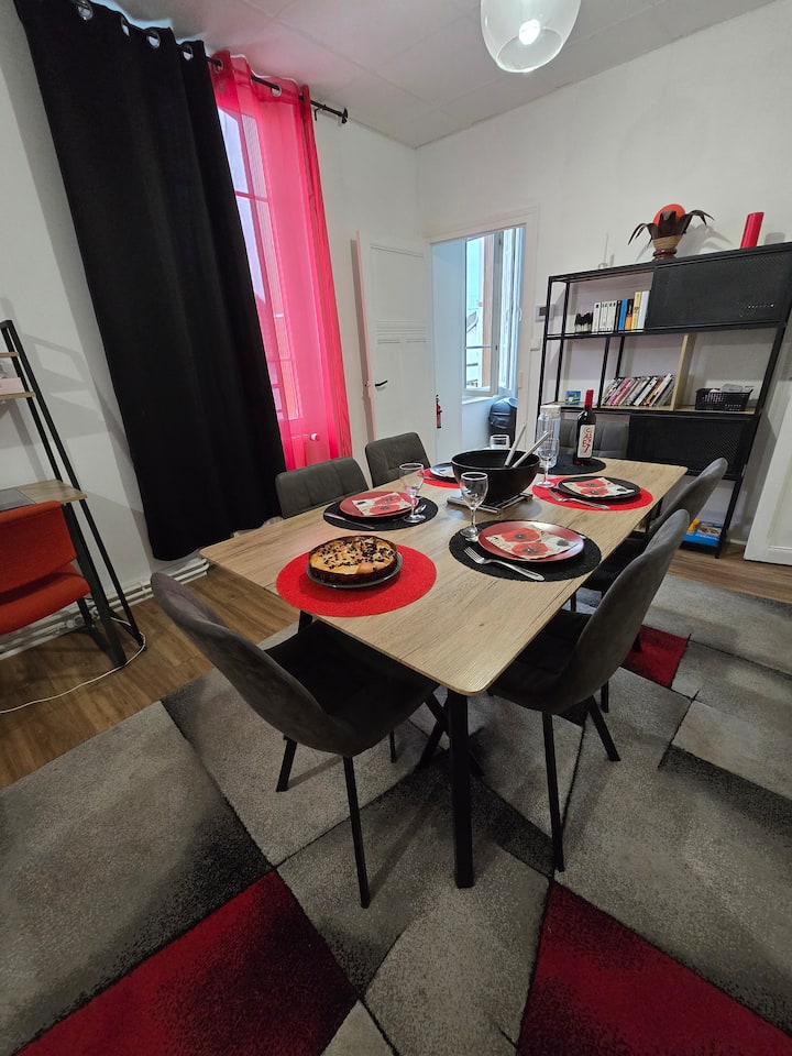 1. Grand T3 Cosy 6 Personnes "En Rouge & Noir" - Montluçon