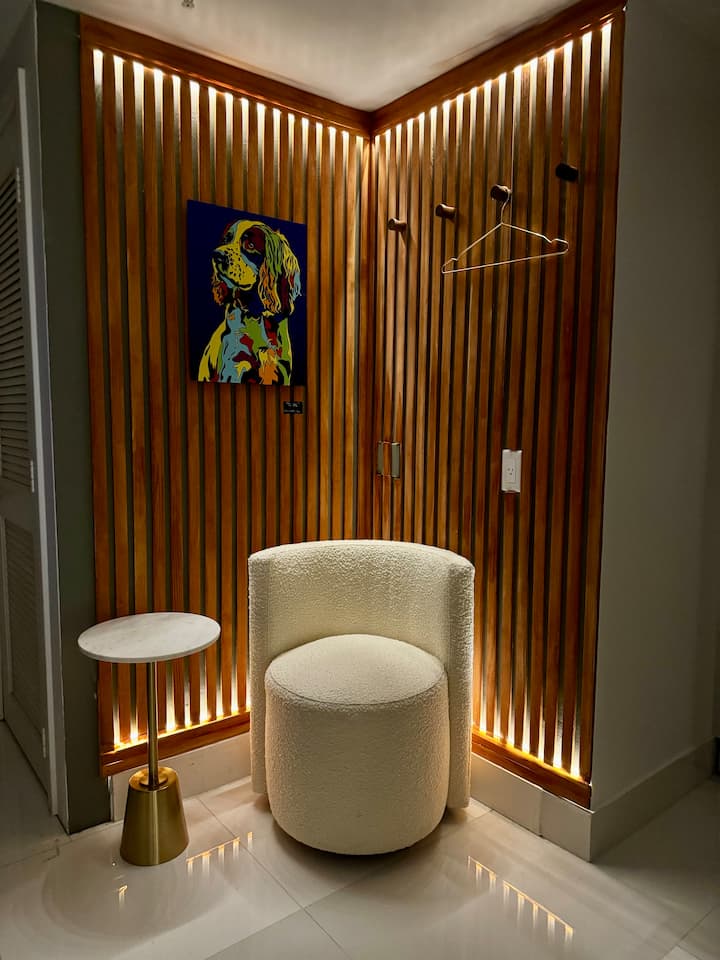 Open 2-story, Bedroom & Private Den, South Of 5th - Miami Beach