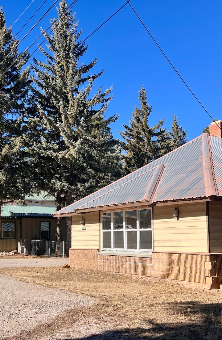 Rustic Retreat Mini- No Stairs- Trailer Parking! - Cloudcroft, NM
