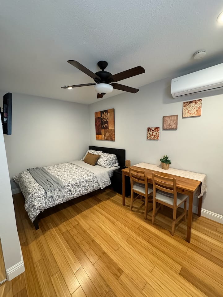 Lovely Studio Close To Disneyland - Orange, CA