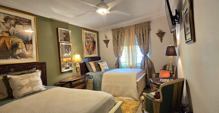 2 Twin Beds/shared Bathroom/kitchen/pool - Naples, FL