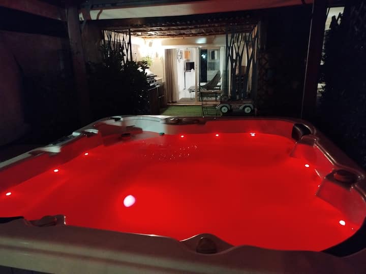 La Suite Du Bonheur Jacuzzi - Calvisson