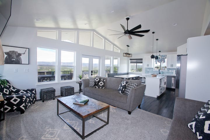 Winter Getaway! Jacuzzi/sauna Access! Waffles! - Garden, UT