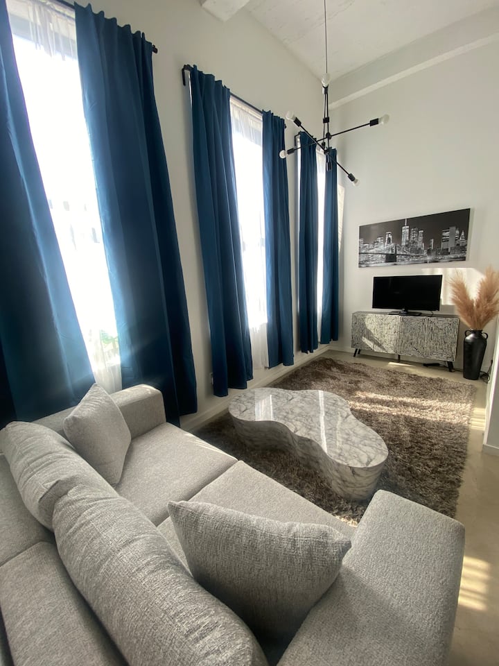 Industrial Downtown Loft Near The Maumee River. - Toledo, OH