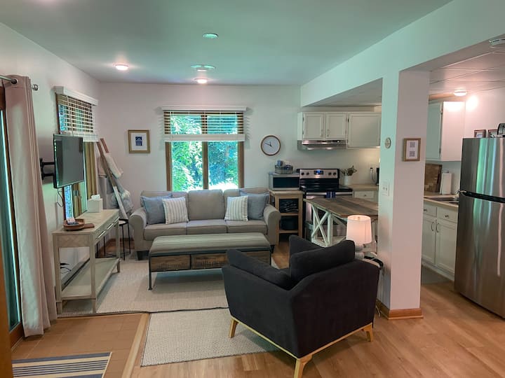 Private Annapolis Suite | Dogs Welcome + Parking - Annapolis, MD