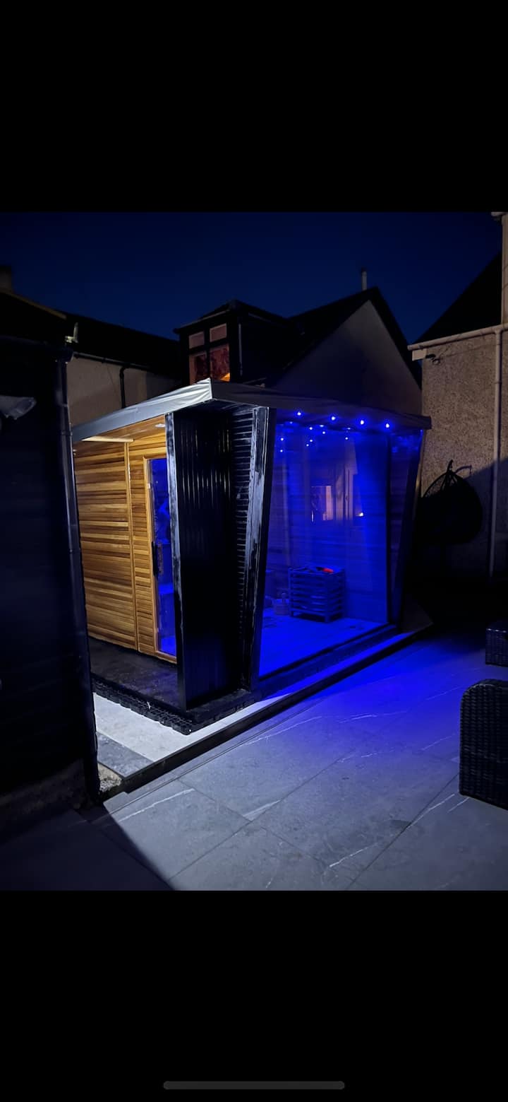 Large 4 Bedroom Beach House With Exceptional Views - Largs