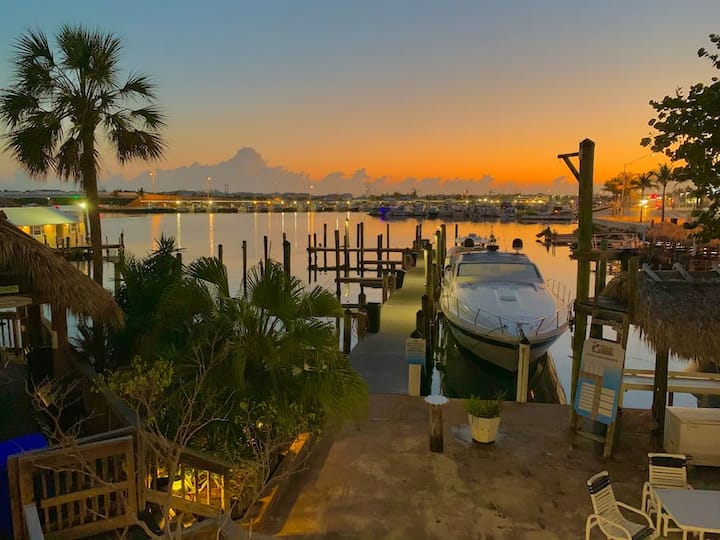 Waterfront Condo Dock Pool Downtown Near Duval - Key West, FL