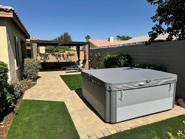 Spacious Villa Walk Coachella Stagecoach + Hot Tub - Indio, CA