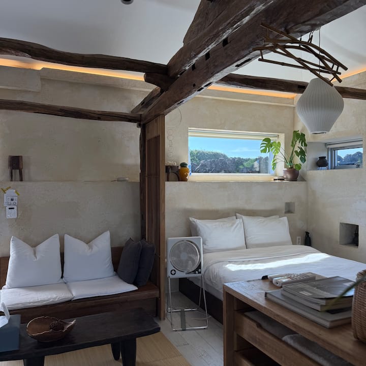 제주동쪽 바닷가에 위치한 제주돌집 바람돌이하우스 안거리 - Jeju-si