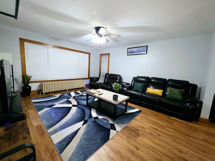 Private Chicago Stay Fast Wi Fi Self Check-in - Chicago, IL