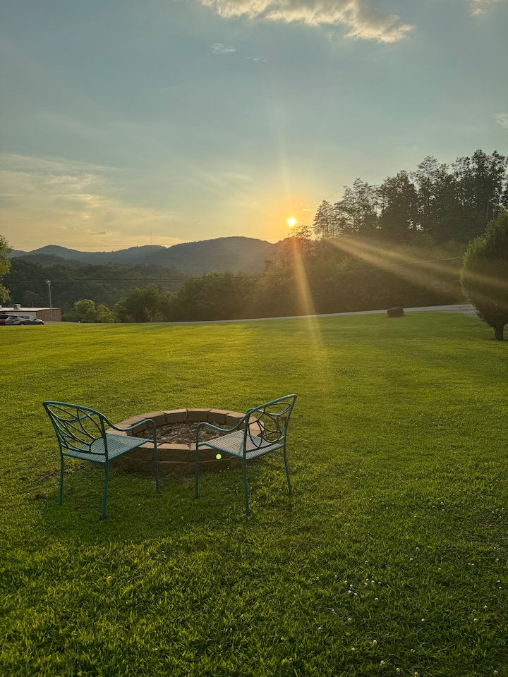 Peaceful Retreat @ Jewel’s Near Gsmnp & Dollywood! - Tennessee