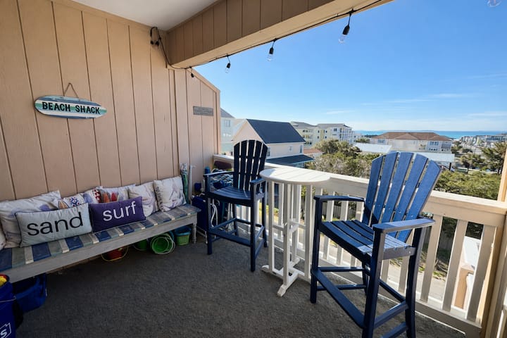 Pet-friendly Condo Steps To Beach - Carolina Beach, NC