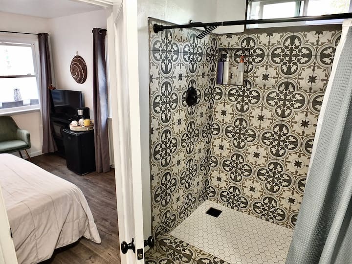 Private Room/bath Private Entrance Steps2beach1 - Long Beach, CA