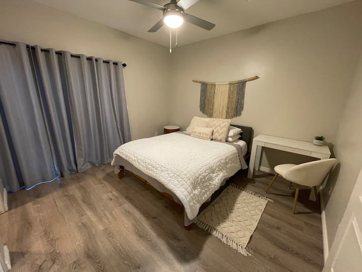 Lake View Oasis Tiny Home - 1bed/1bath W/garage - Arizona