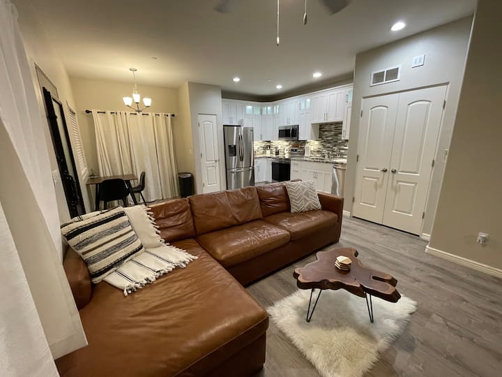 Lake View Oasis Tiny Home - 1bed/1bath W/garage - Lake Havasu City, AZ