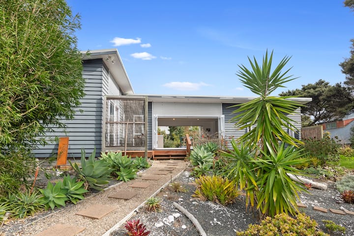 Pohutukawa Peace-mangawhai Holiday Home - Mangawhai