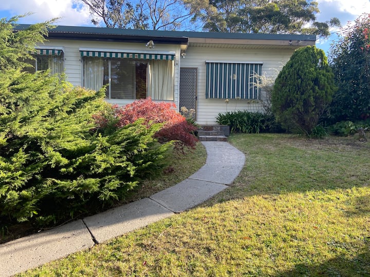The Bungalow - 5 Bedroom With Gas Fireplace For 16 - Katoomba