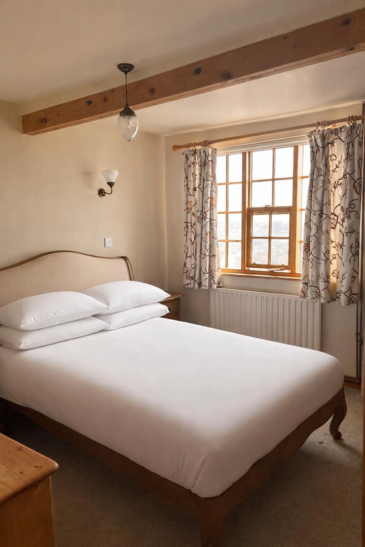 Ambrose Cottage. Central Whitby. - Whitby