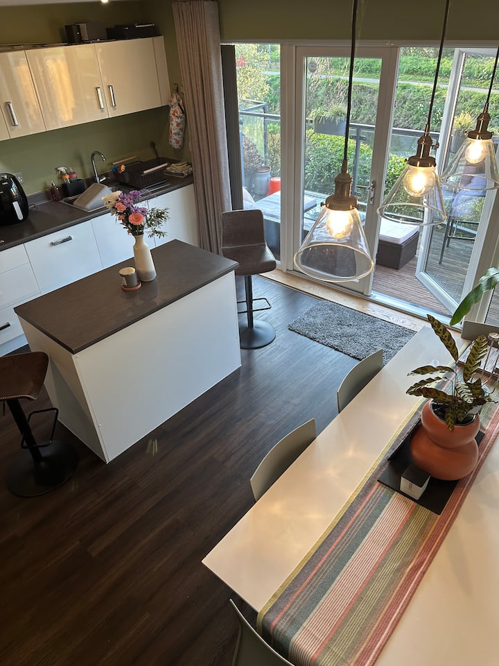 Central Townhouse Overlooking Canal & River. - Taunton