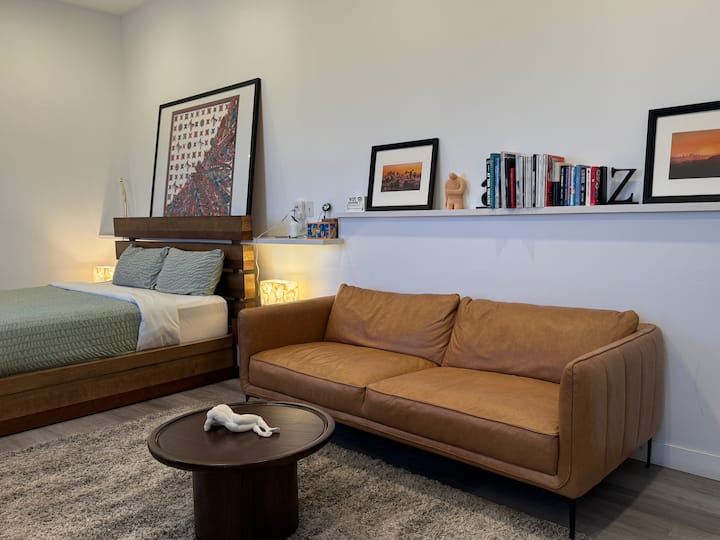 Stunning View Hollywood Hills Guest House - Beverly Hills, CA