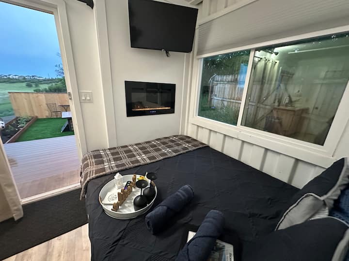 "The Classic" Modern Container W/ Private Hot Tub - Colorado