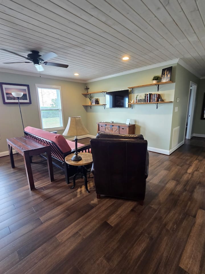 Barn Apt W/ A View- Perfect, Peaceful Getaway! - Alabama