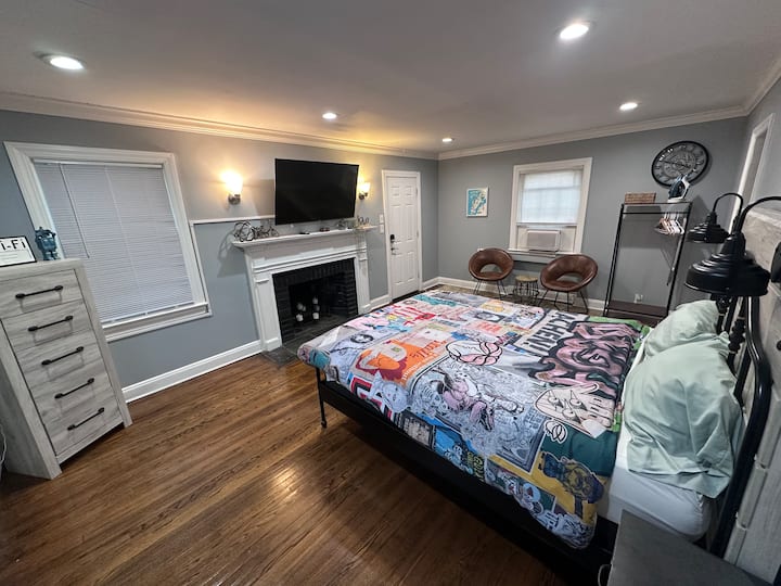 Industrial Themed Couples Getaway - Garden City, NY