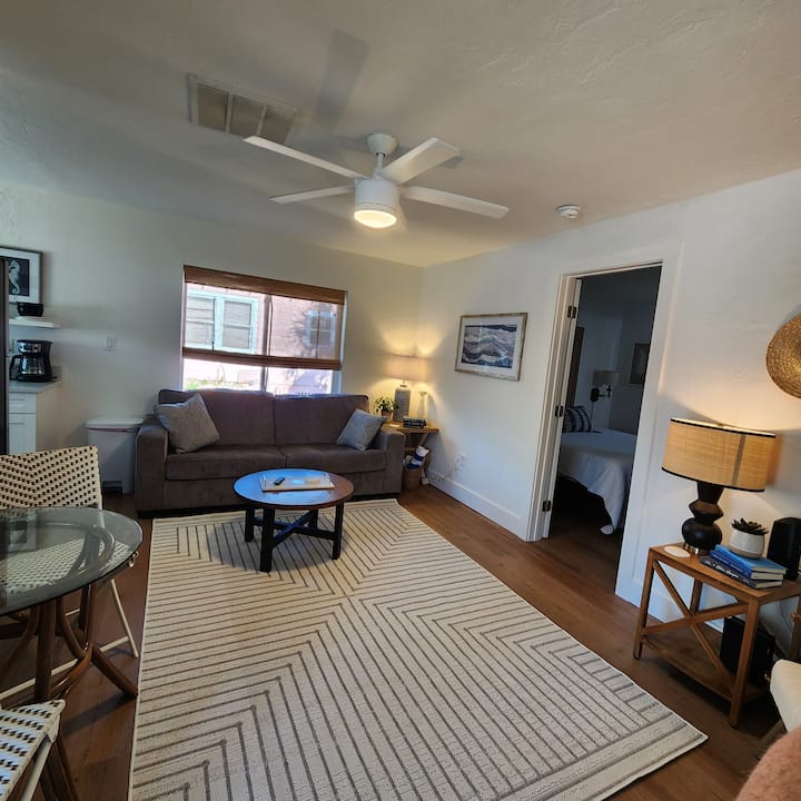 Beach Escape
Steps To Sunshine Beach & Johns Pass - Treasure Island, FL