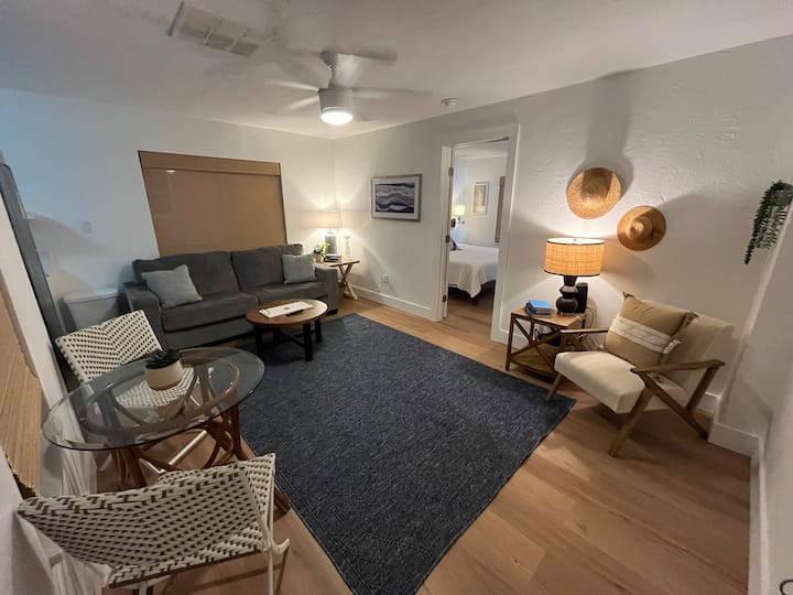 Coastal Getaway 3-min Walk To Beach & Sunsets - Treasure Island, FL