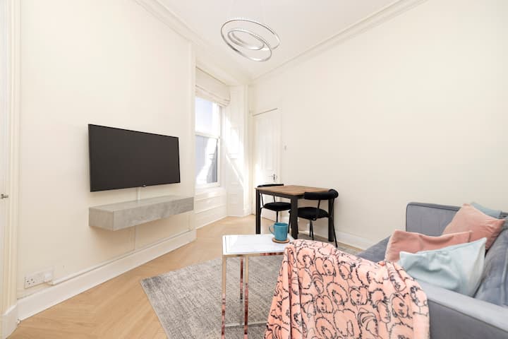 City Centre Modern Flat | Sleeps Upto 3 - Edimburgo