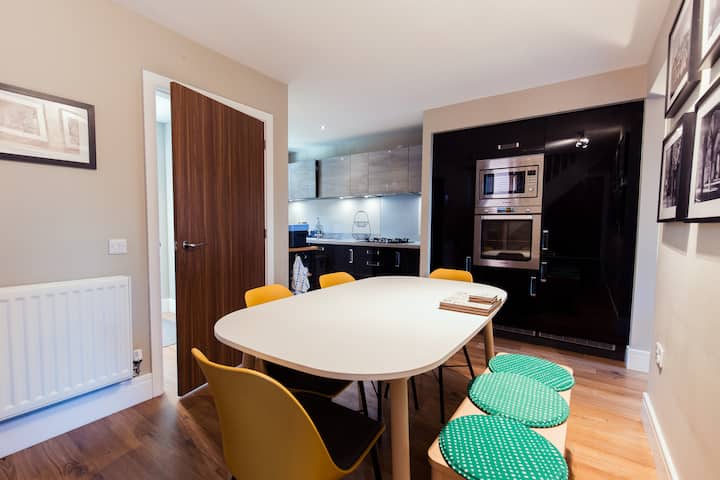 Spacious 3br | 3 Baths | Walk To Centre - Glasgow