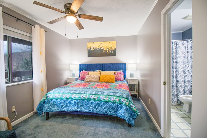 Cozy Hideaway/15 Min Walk Dt Gatlinburg/sleeps 4 - Gatlinburg, TN