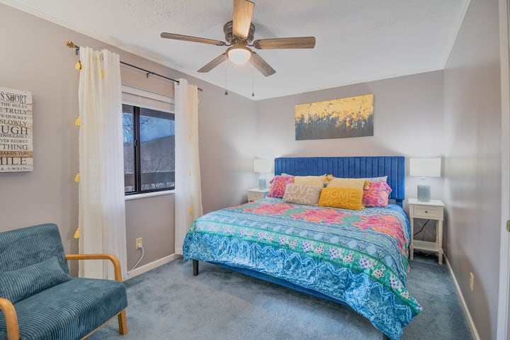 Cozy Hideaway/15 Min Walk Dt Gatlinburg/sleeps 4 - Gatlinburg, TN