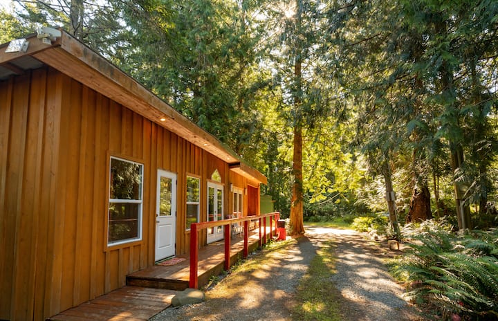 Cedarview Cottage In The Woods - Hornby Island