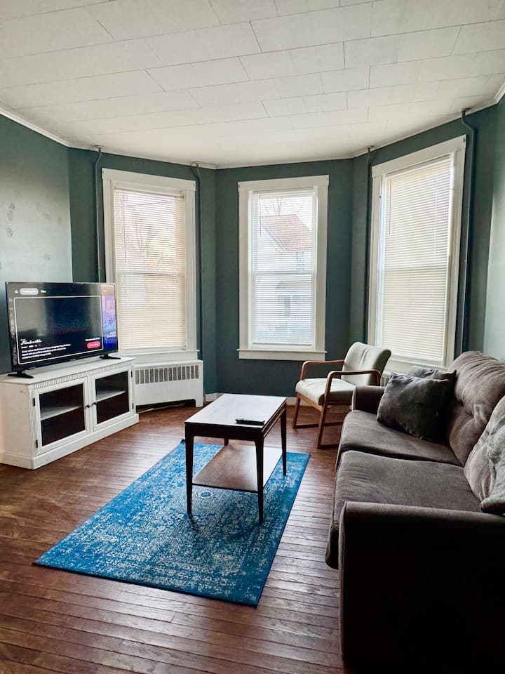 Cute Townhouse W 2 Bedroom & Parking In Utica #1 - Utica