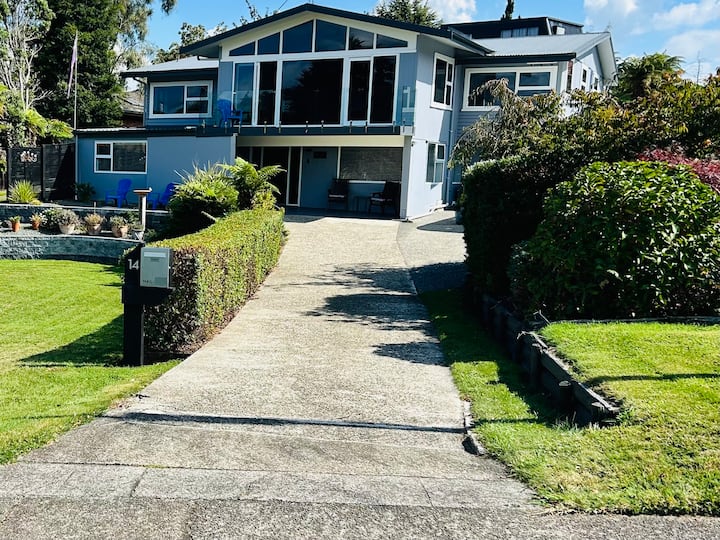 Black Door On Grand Vue - Rotorua
