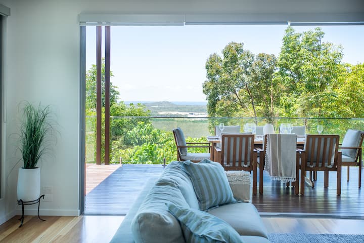 Luxury Sunshine Coast Escape - 5 Bedrooms - Yandina
