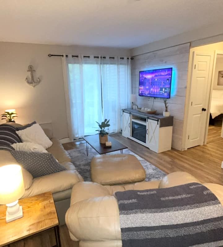 Cozy 2bed/2bath Condo In The Heart Of Lake Winni! - Laconia, NH