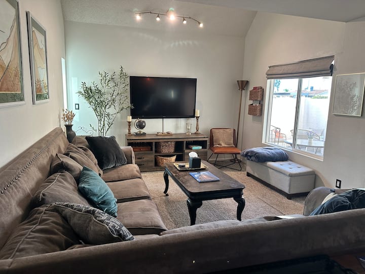 Cozy 2 Bedroom Townhouse - Mesa, AZ