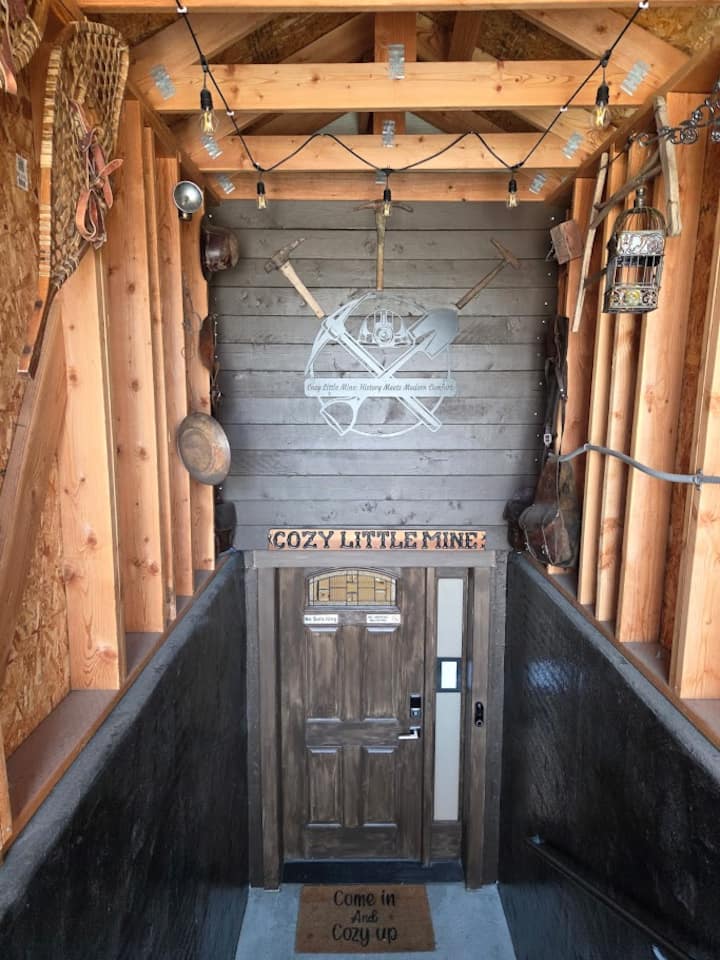 Cozy Little Mine: History Meets Modern Comfort - Pocatello, ID