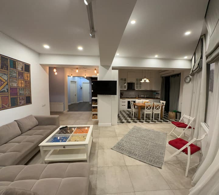Modern 2 Bed Room Apartment With Pool And Gym - Tbilisi