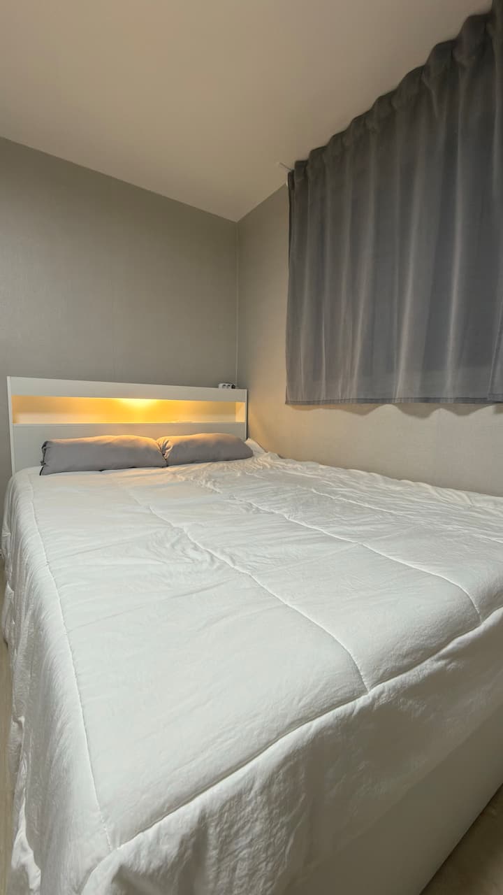 [대구경산어반스테이 Hot Deal] 퀸+슈퍼싱글/최대5인/무료주차/경북체고/투룸 - Daegu