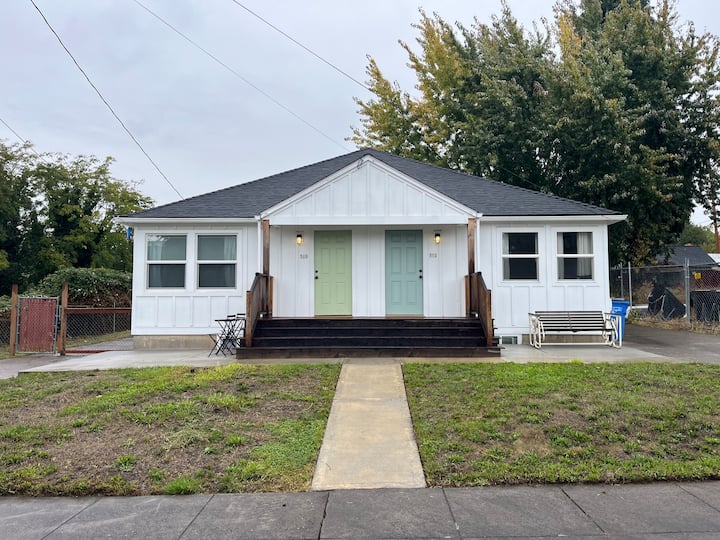 Vanadu - Downtown Vancouver Duplex Apartment - Vancouver, WA